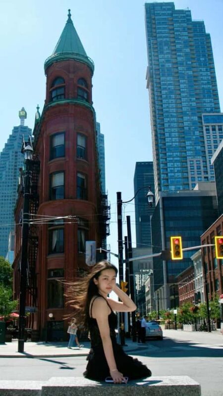 Toronto Photo Tour with a Private Photographer - Who Will Love This?