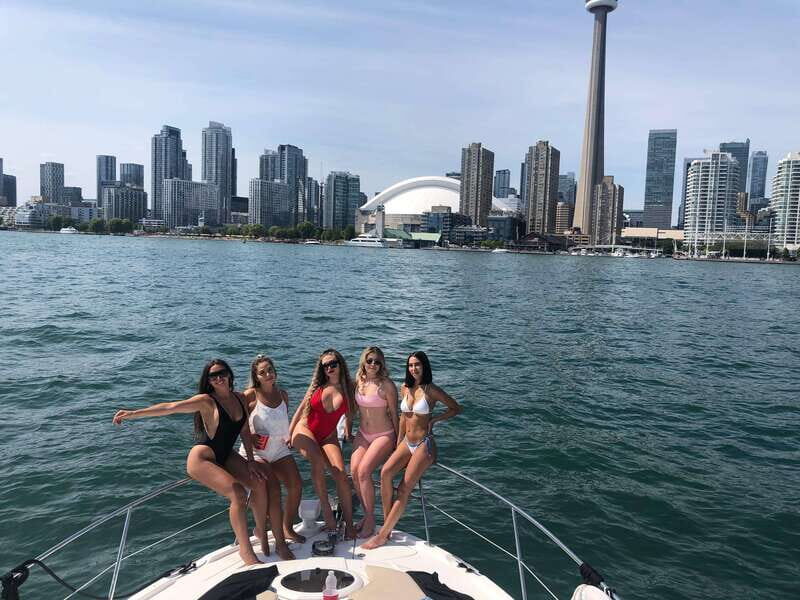 Toronto: Private Luxury Yacht Sightseeing Cruise & Prosecco - The Price and Value