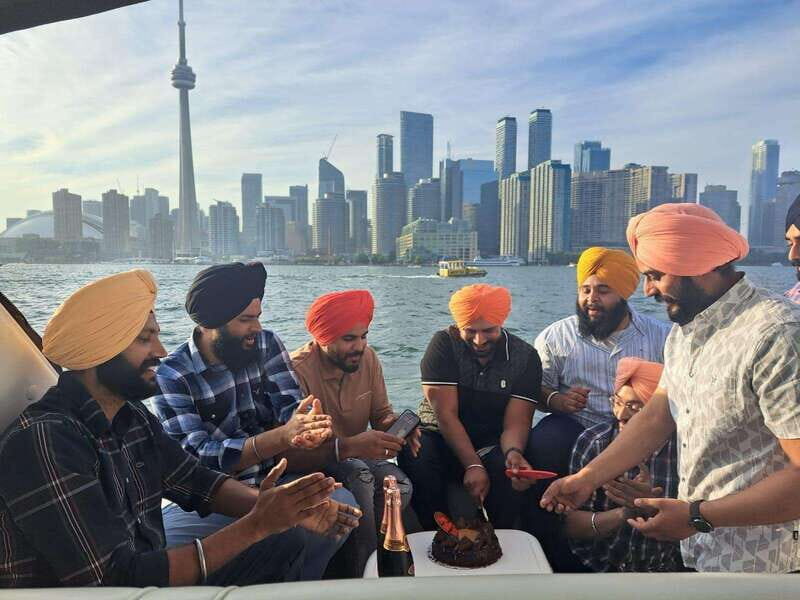 Toronto: Private Luxury Yacht Sightseeing Cruise & Prosecco - Authentic Perspectives from Reviews