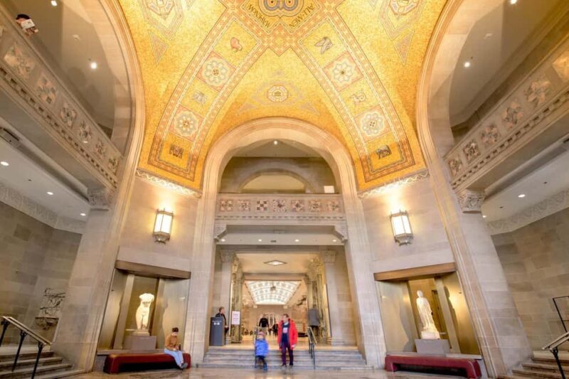 Toronto: Royal Ontario Museum Scavenger Hunt - Why This Activity Stands Out