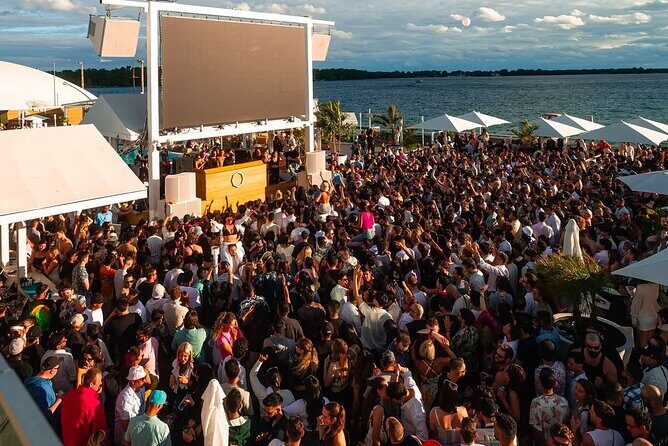 Toronto VIP Luxury Living Tours - Experience Toronto Like the Elite: The VIP Luxury Living Tour