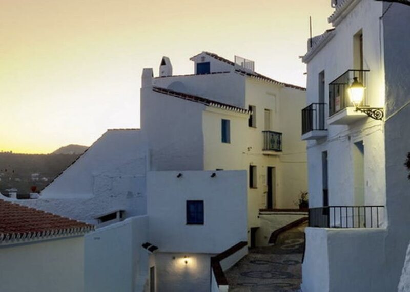 Torremolinos/Benalmadena: Nerja Caves Tour with Frigiliana - Considerations for Travelers
