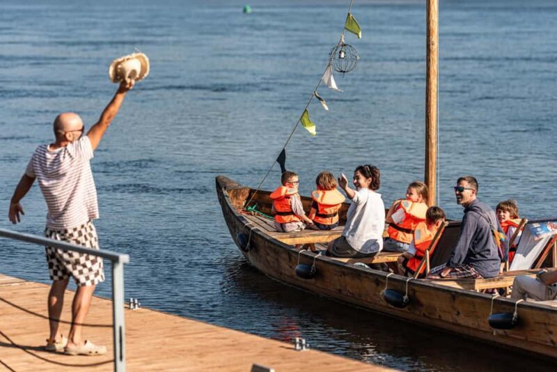 Toru: Scenic Cruise on a Traditional Vistula Wooden Boat - Key Points