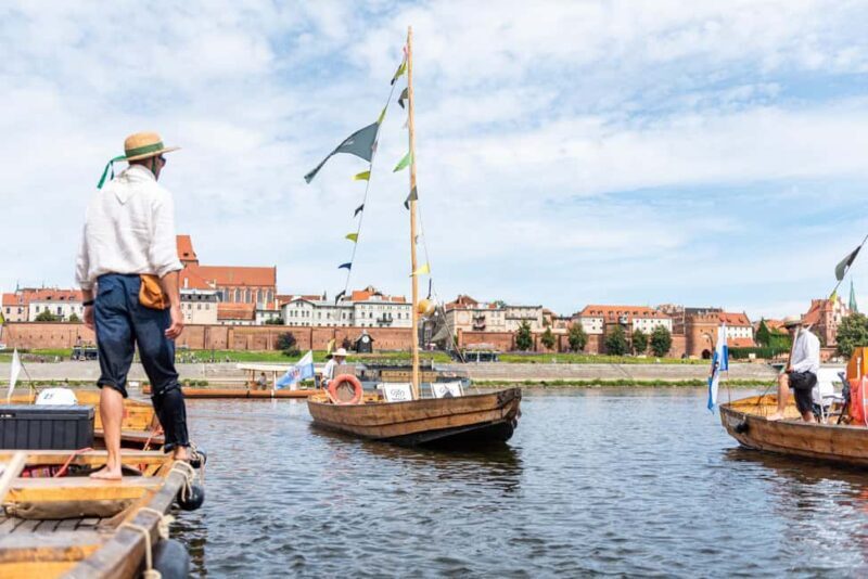 Toru: Scenic Cruise on a Traditional Vistula Wooden Boat - Detailed Breakdown of the Experience