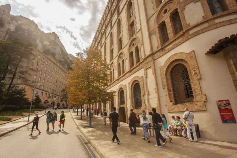 Tot Montserrat: Transport, Museum Tickets, and Lunch - Authenticity and Crowd Control