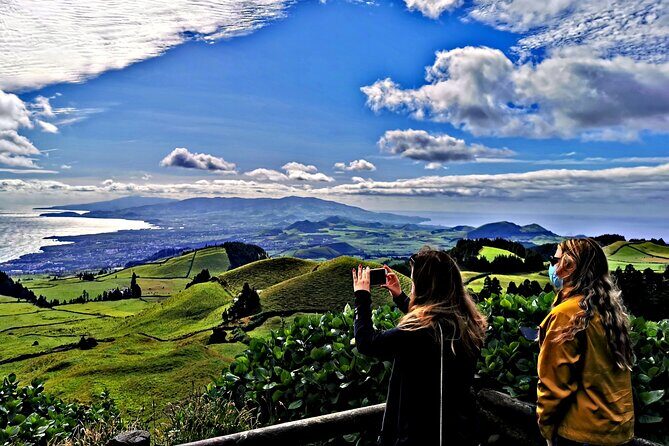 Totally personalized private tour to Sete Cidades and Lagoa do Fogo (west) - A Day in the Life of a Private West São Miguel Tour