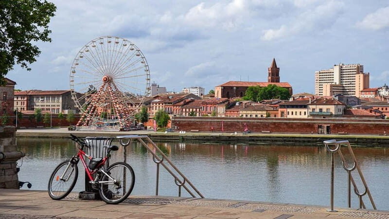 Toulouse: Christmas Market Walking Tour - Exploring the Neighborhood Markets
