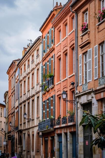 Toulouse: Express Walk with a Local in 60 minutes - Authentic Local Experience