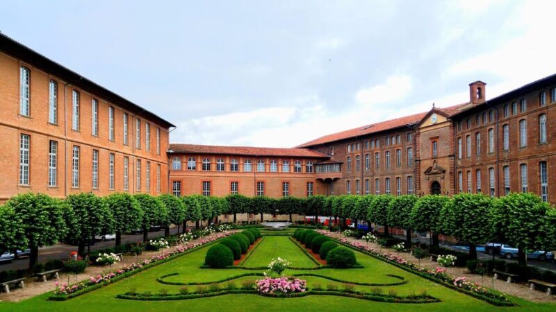 Toulouse private guided city tour - Discovering Toulouse: The Essentials