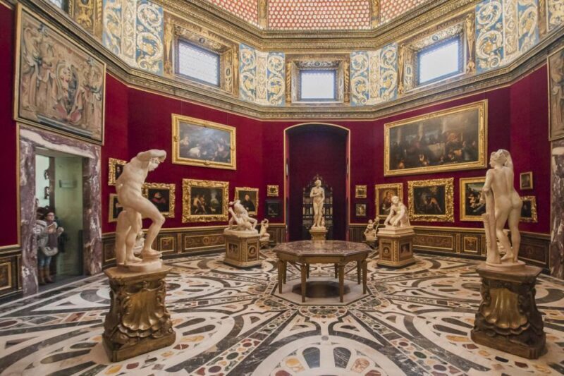 Tour Accademia Florence: David & Renaissance Gems - The Experience of the Guide and the Atmosphere