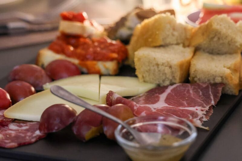 TOUR AND LUNCH AT THE CELLAR, HIS MAJESTY THE FLORENTINE STEAK - FAQs