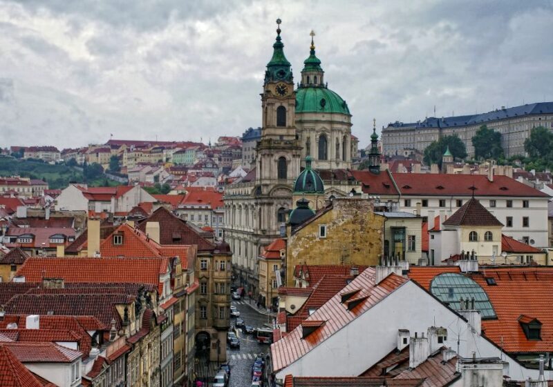 Tour around Prague Castle and Lesser Town in Spanish - Analyzing the Value