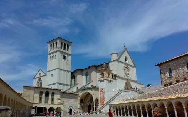 Tour Assisi e Spello with van - An In-Depth Look at the Tour Experience