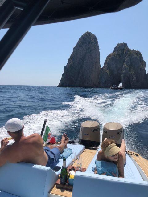 Tour Capri: discover the island of VIPs by boat - Key Points