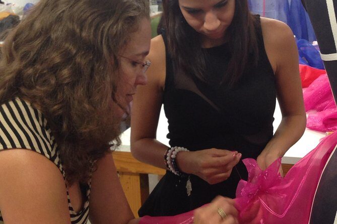 Tour Fashion Factory & Create a souvenir - Key Points