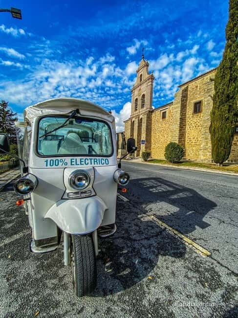 TOUR GUIADO EN TUK TUK POR AVILA 1 HORA - Key Points