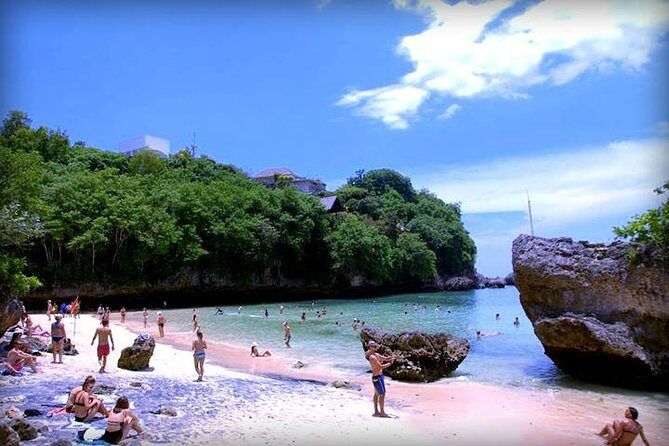 Tour in Bali in Spanish to the sunset temple of Uluwatu - The Sum Up