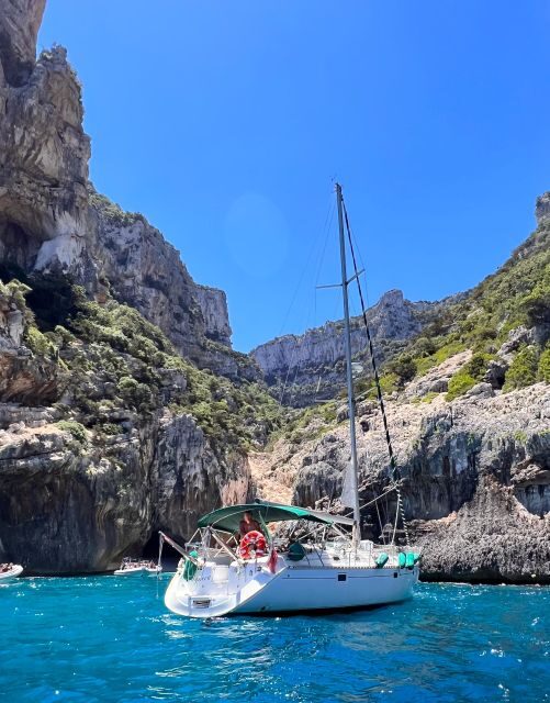Tour in barca a vela in partenza da Arbatax - Key Points