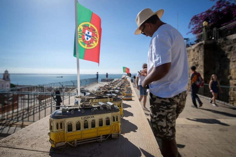 Tour in Lisbon: Poets Tour by TukTuk CTuk. - Key Points