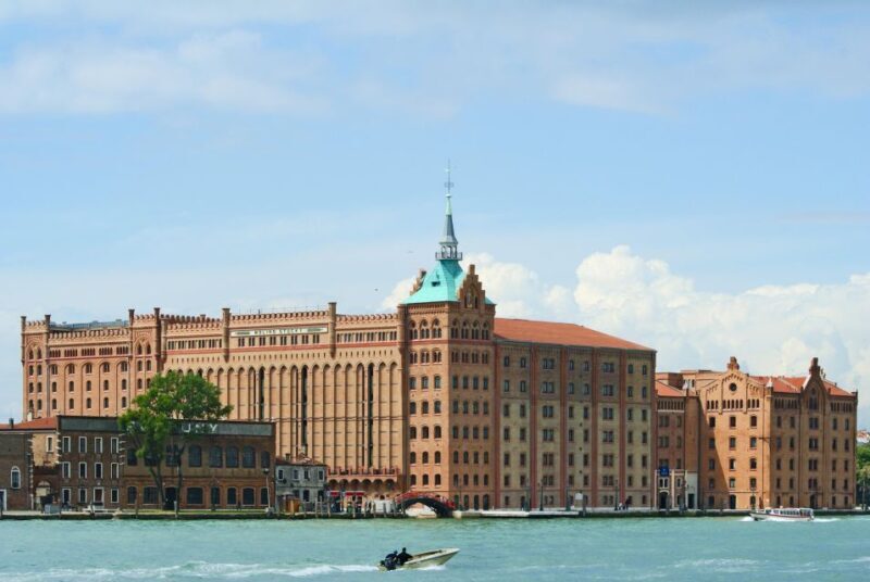 Tour leader at disposal - Why This Tour Offers Real Flexibility for Venice Visitors