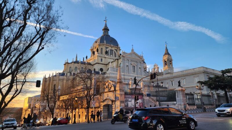 Tour Madrid: Secrets in a Electric Tuk Tuk - Weather & Practical Tips