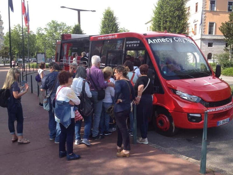 Tour of Annecy by convertible bus - Key Points
