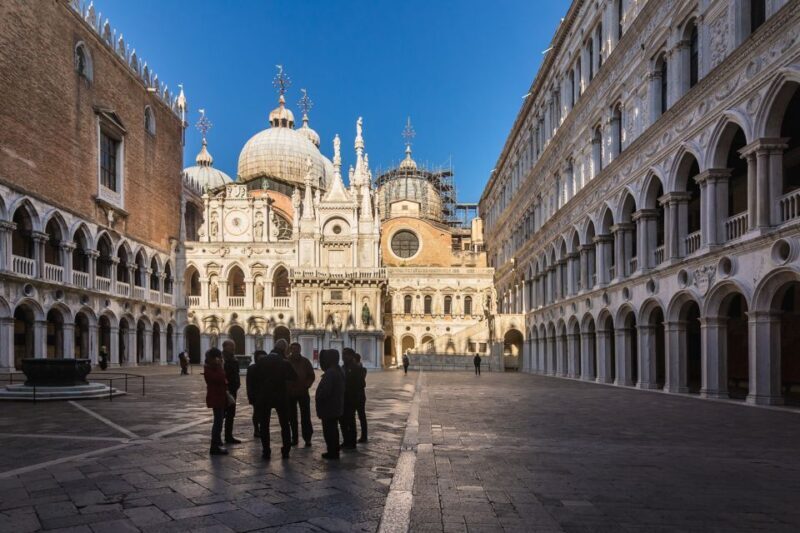 Tour of Doge's Palace and Gondola Ride - Key Points
