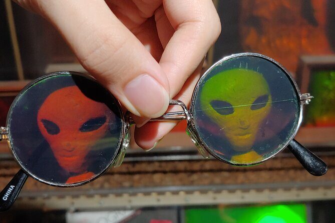 Tour of Dr. Laser's Holographic Studios and Laser Lab - The Sum Up