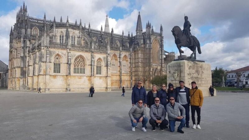 Tour of Fátima; And Nazaré, a small village with giant waves - Key Points