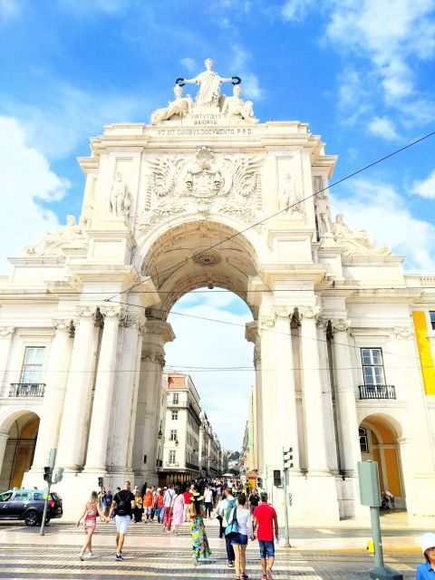 Tour of Lisbon monuments and viewpoints 4 hours - The Sum Up