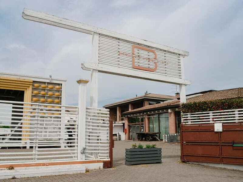 Tour of the dairy and warehouse + lunch with experience menu - Key Points