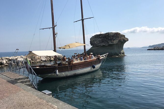 Tour of the island of Ischia in schooner - Key Points
