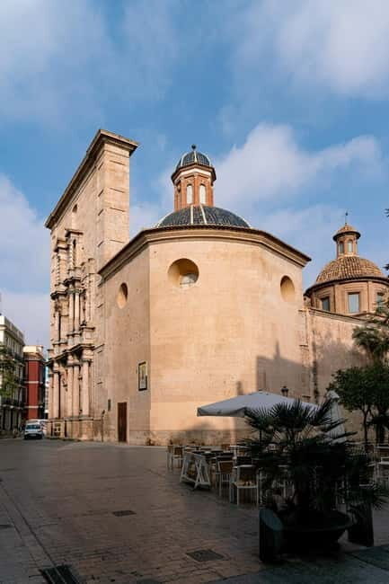 Tour of the popular neighborhood of El Carmen - Who Should Consider This Tour?