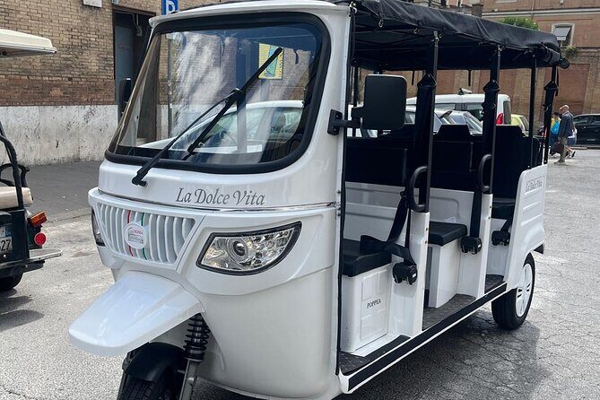 Tour privato di 3 ore al centro di Roma con un E-Tuk elettrico - Exploring the Heart of Rome in an Ecological, Stylish Way