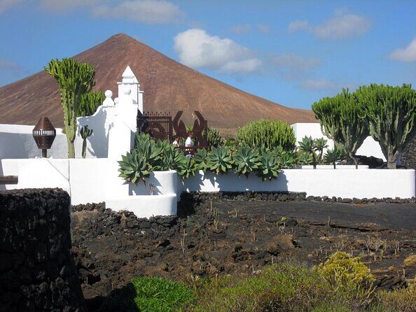 Tour Teguise market + Cesar Manrique Foundation - Key Points