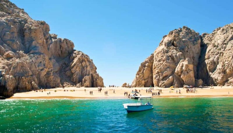 Tour the Arch of Cabo San Lucas and head down to Playa del Amor - An In-Depth Look at the Cabo San Lucas Boat Tour