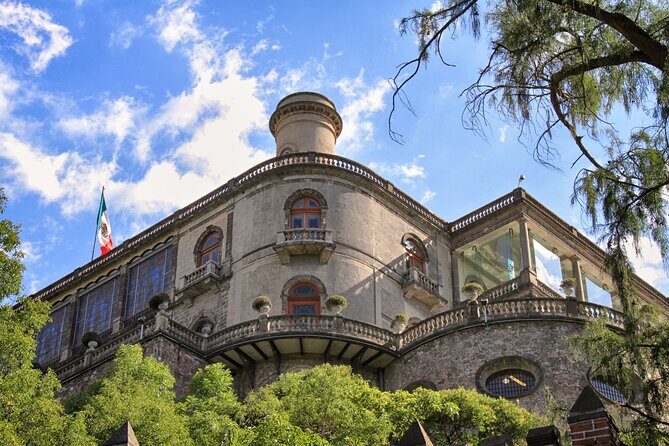 Tour to Chapultepec Castle - An In-Depth Look at the Experience