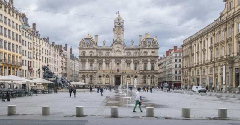 Tour with an Actor-Guide: The Revolution and the End of Lyon - Who is This Tour Best Suited For?