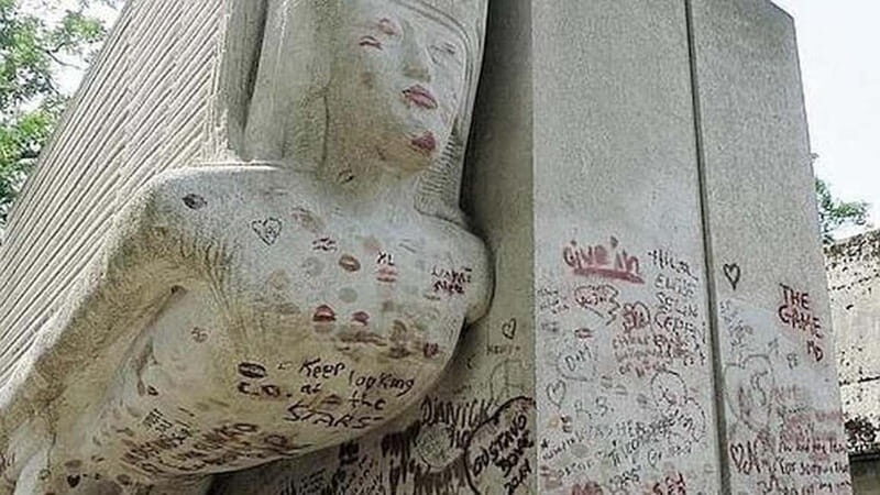 Tour with local guide in Italian of the Père Lachaise cemetery - The Sum Up
