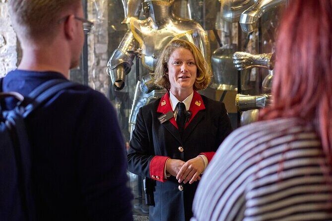 Tower of London Guided Tour with Beefeater Meet & Crown Jewels - The Journey Begins: A Well-Organized Start
