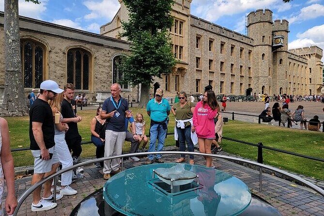Tower of London Guided Tour with Beefeater Meet & Crown Jewels - What Do Reviewers Say?