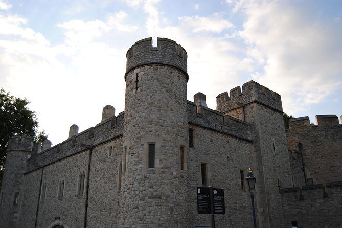 Tower of London Private Guided Tour - Authentic Experiences and Critical Details