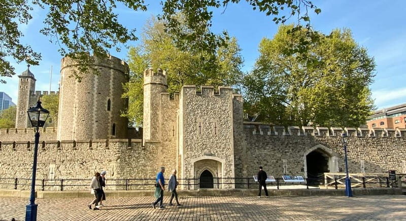 Tower of London & The Great Fire Monument Pass - Climbing the Monument to the Great Fire
