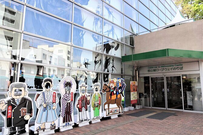 [Town walk] Stroll around Matsuyama Castle and enjoy local shopping - An In-depth Look at the Tour
