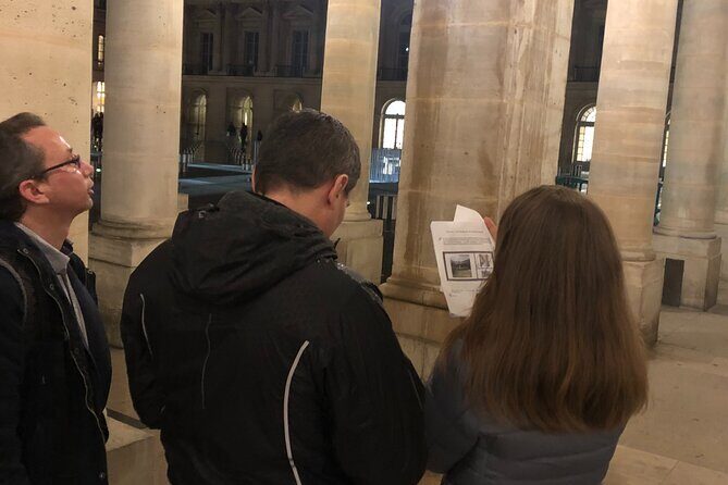 Track game in the Covered Passages of Paris - An Introduction to the Tour Experience