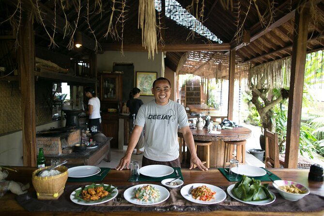 Traditional Balinese Meal in Ubud in Dewa's Family Village Home - Key Points