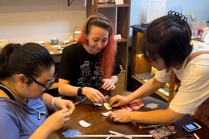 Traditional Japanese Crafts Making Experience in Tokyo - Key Points