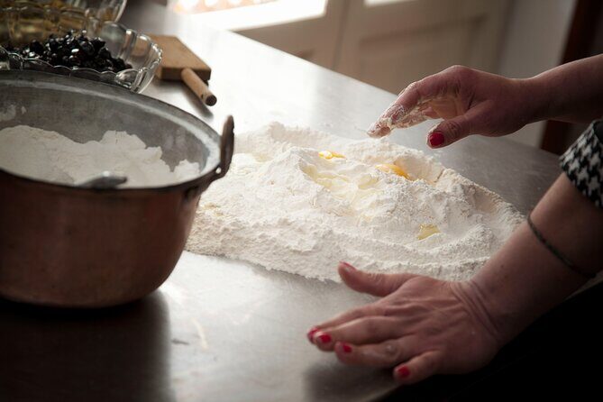 Traditional Neapolitan cooking class - The Learning Atmosphere and Guided Instruction