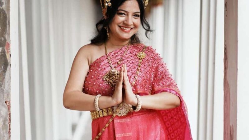 Traditional Thai Makeover, hairdo & Photoshoot at Wat Arun - What to Expect from the Experience