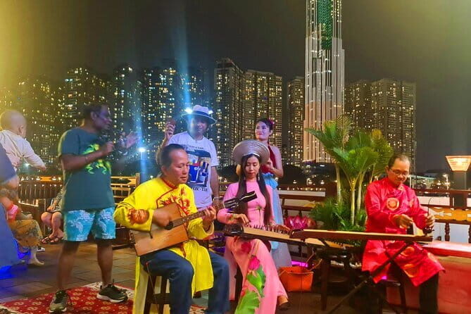 Traditional Water Puppet Show & Dinner On Cruise - Key Points